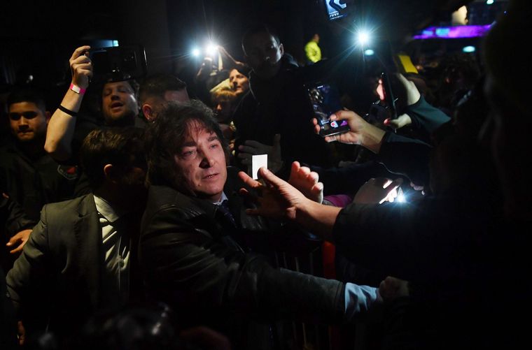 Javier Milei cerró su campaña ante una multitud en el Movistar Arena ... Javier Milei cerró su campaña ante una multitud en el Movistar Arena ...